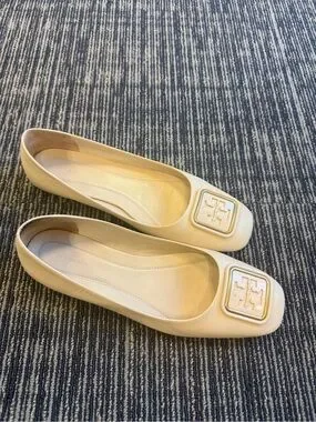 Tory Burch | Shoes | Tory Burch Cream Leather Squaretoe Logo Ballet ...